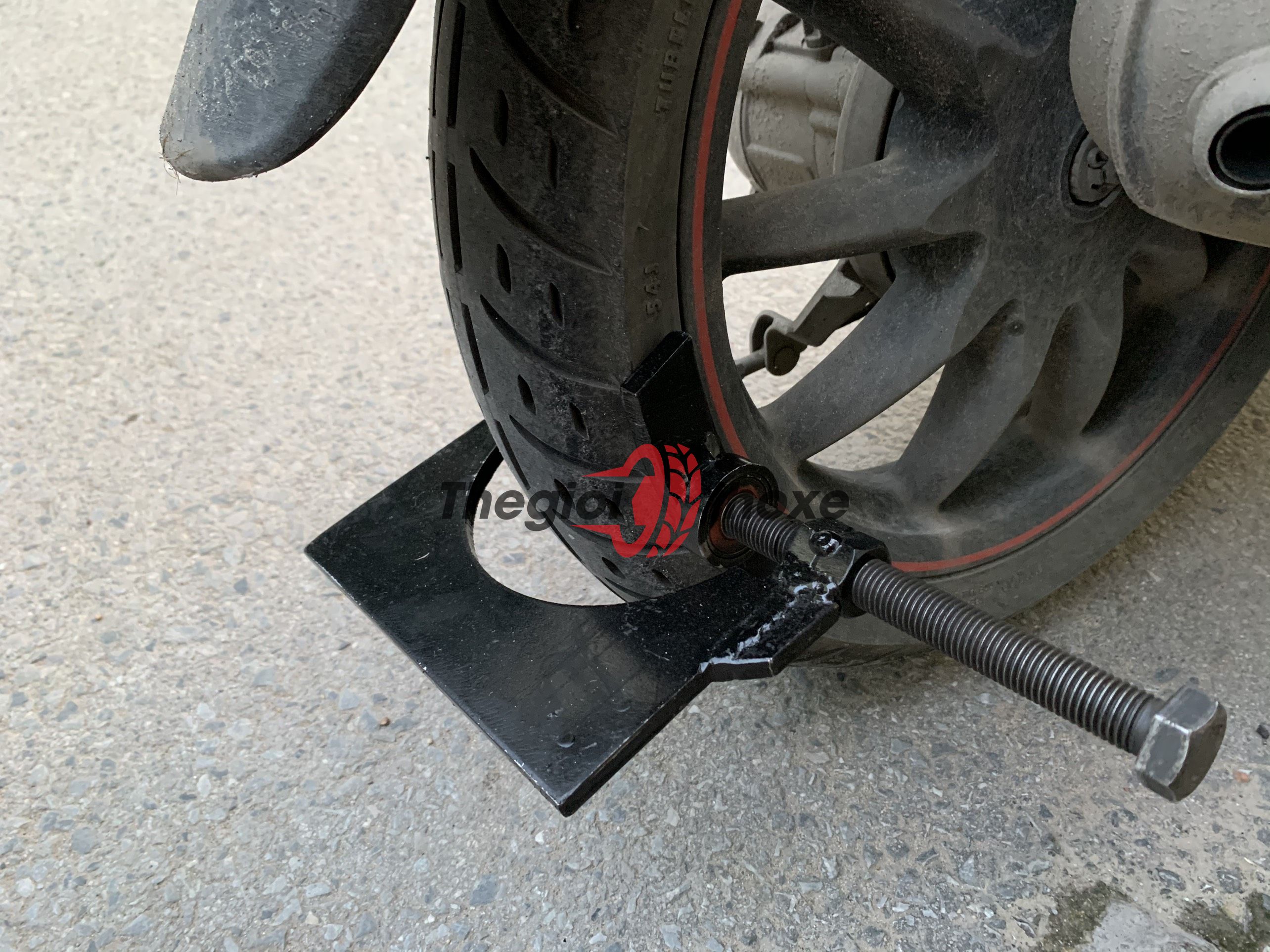 Dụng cụ tháo lốp không săm xe máy - Không cần tháo bánh
